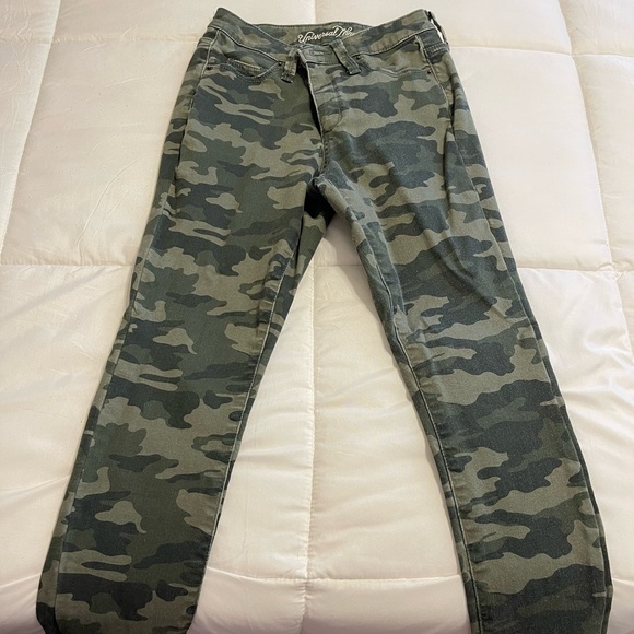Universal Thread | Pants & Jumpsuits | Universal Thread Camo Pants ...